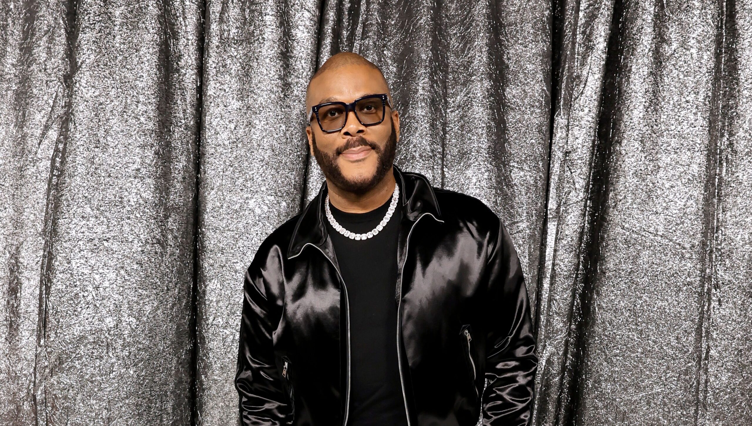 Derek Dixon: Actor's Lawsuit Against Tyler Perry Explained - Social Schmuck